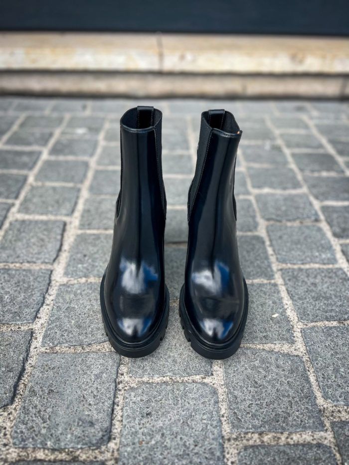 Santoni Black Chelsea High Heel Boot • Brogue